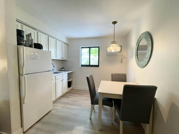 Fantastic 1-bed Room Condo Near The Beach - Deerfield Beach, FL