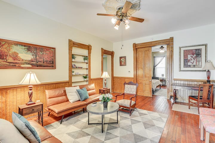 Walk To Medina Public Square: 1880 Historic Home - Medina, OH