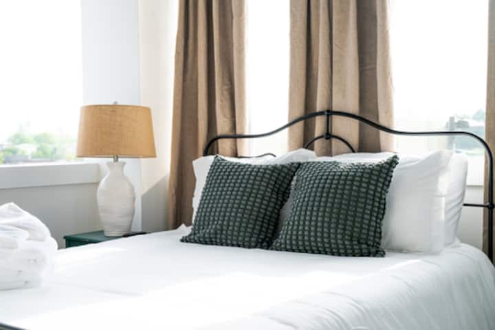 Sophisticated 2br/2ba Escape | Capitol Views - Montgomery, AL