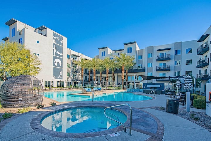 Sun-kissed Stay | Kierland Area | Pool & Hot Tub - Scottsdale, AZ