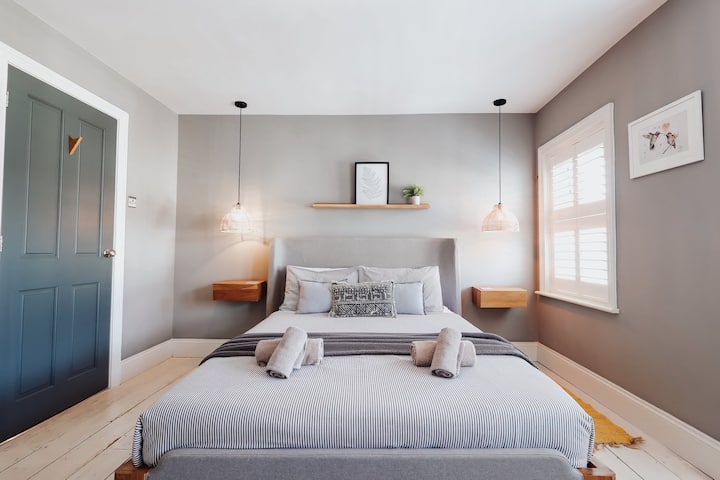 Salterns House - Stylish 3-bed Home Near Sandbanks - Poole