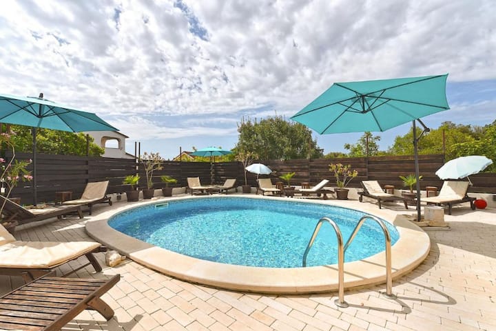 Appartement Confortable Avec Balcon, Accès à La Pi - Fažana