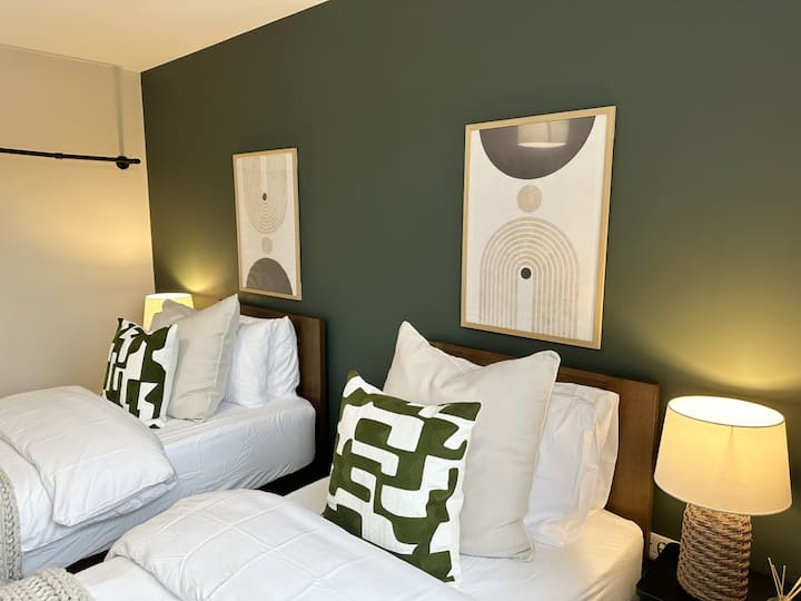 Southwood Place | Multiple Free Parking | Sleeps 4 - Salford