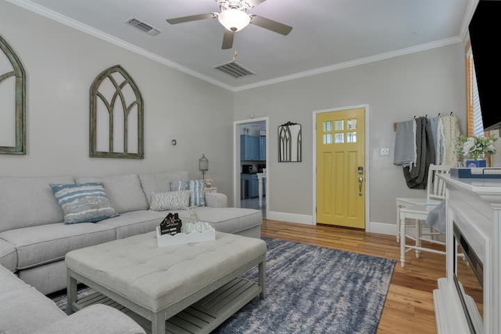 The Blue Chateau – Charming French Country Retreat - New Braunfels, TX