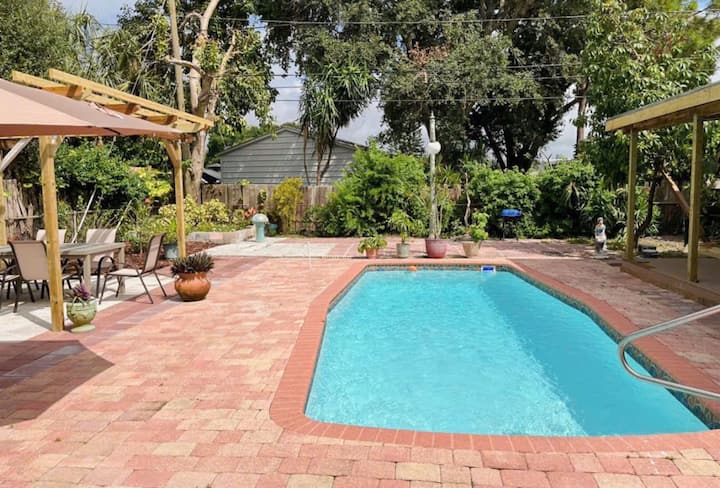 Pool Home In Seminole 5miles To Beach - Treasure Island, FL
