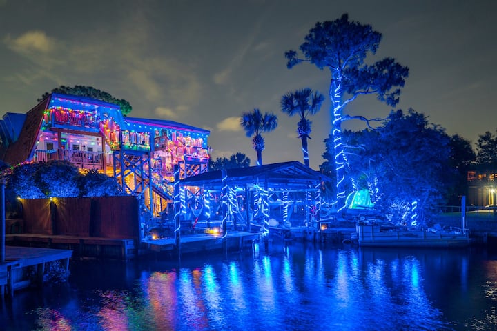 Waterfront 5br W/ Game Room, Near Space Center - Seabrook, TX