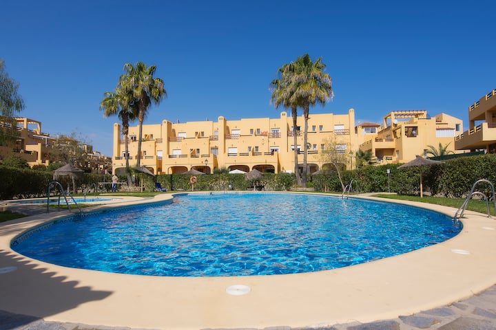 Casa Amarilla Bajo Con Jardín Piscina Parking - Garrucha