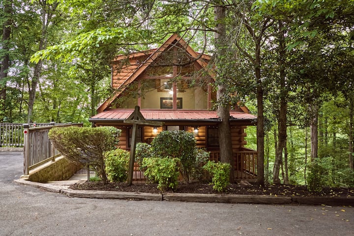Secluded Sweetheart Escape! - Gatlinburg, TN