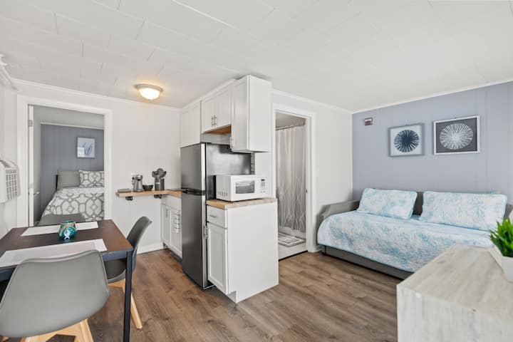 4 Suites (16 Beds) Booked Together For Your Group - Old Orchard Beach, ME