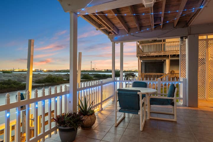 2br2ba Astro Nest W Fishing Dock - Port Isabel, TX