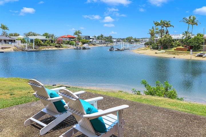 Amazing Modern Waterfront Apartment On The Canal - Maroochydore