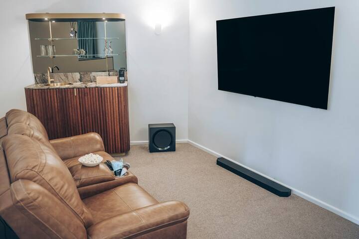 Storytellers Suite - Risby Cove - Strahan