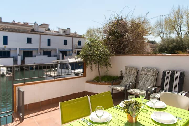 Waterfront Apartment W/ Private Entrance - Empuriabrava