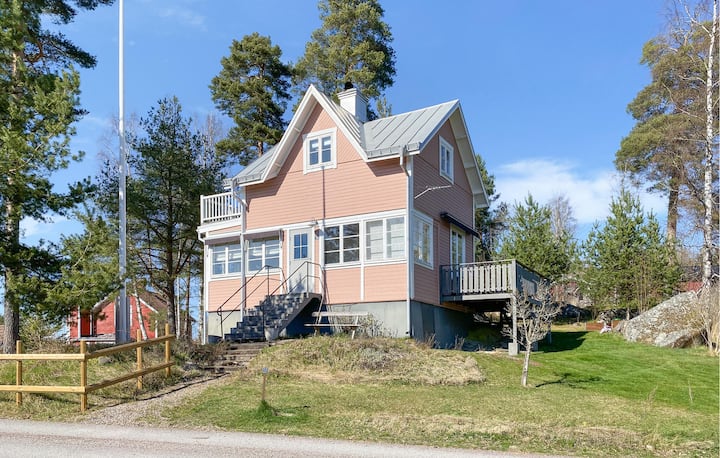 Awesome Home In Motala With House Sea View - Borensberg