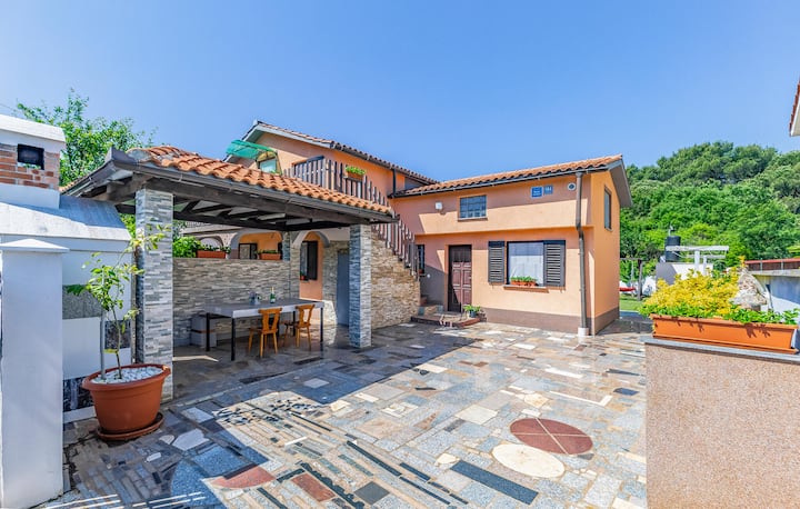 Lovely Apartment In Medulin - Premantura