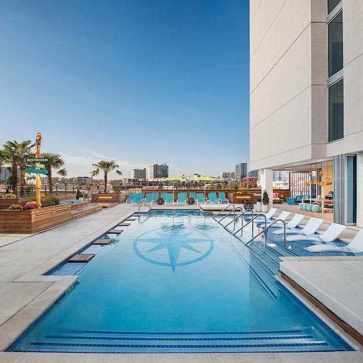 Amazing Perks! 4 Accommodations W/  Outdoor Pool! - Nashville, TN