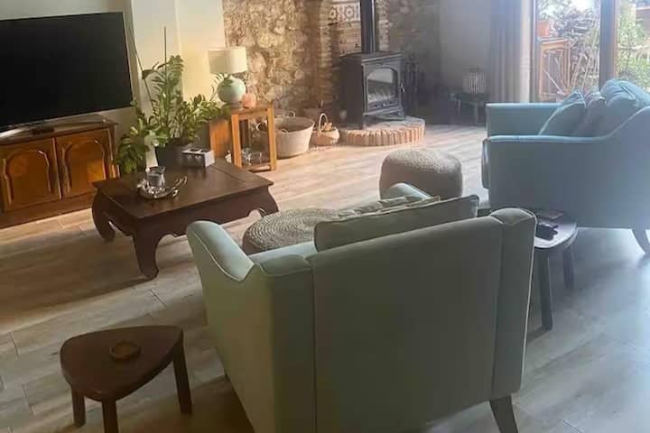 House -Sleeps 6-garden-fireplace - Alicante
