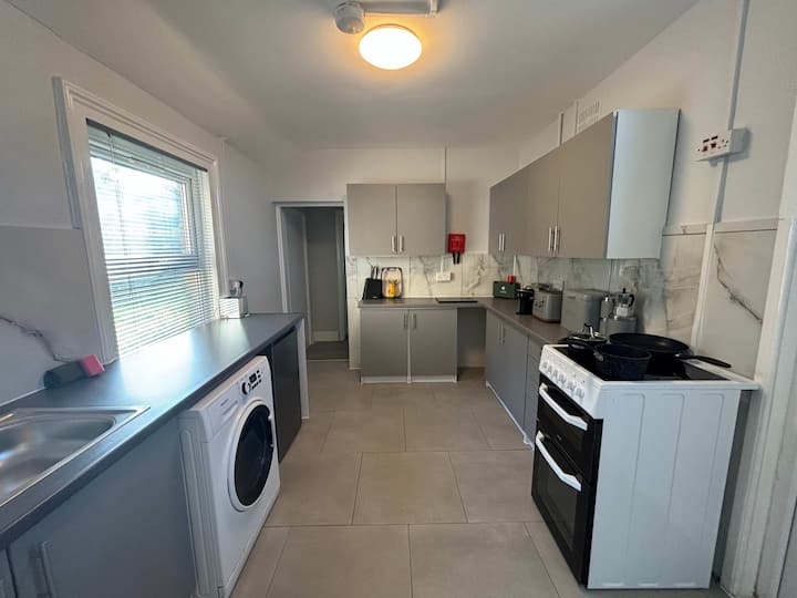 Modern 1 Bed | Offers | Contractors | Relocations - Sittingbourne