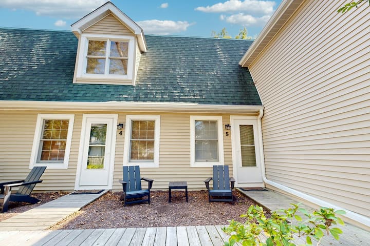 Town Of Rehoboth Beach Townhome Balcony Near Beach - Rehoboth Beach, DE
