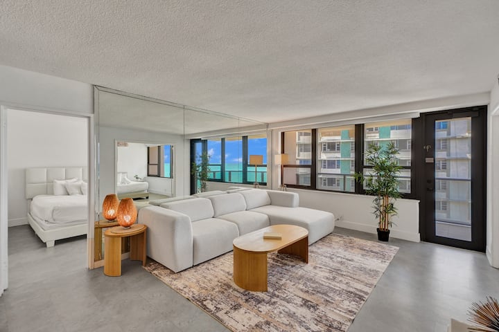 Cozy Beachfront Condo W Beach Service / 1410 - Miami Beach, FL