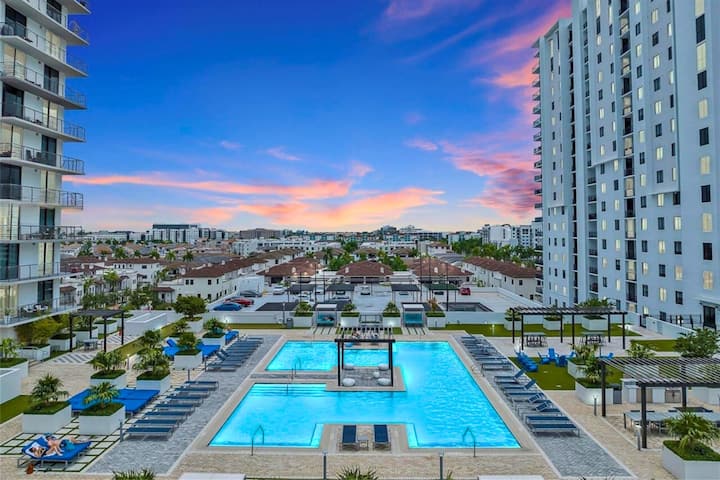 Stylish Studio | Pool View | Heart Of Downtown Dor - Doral