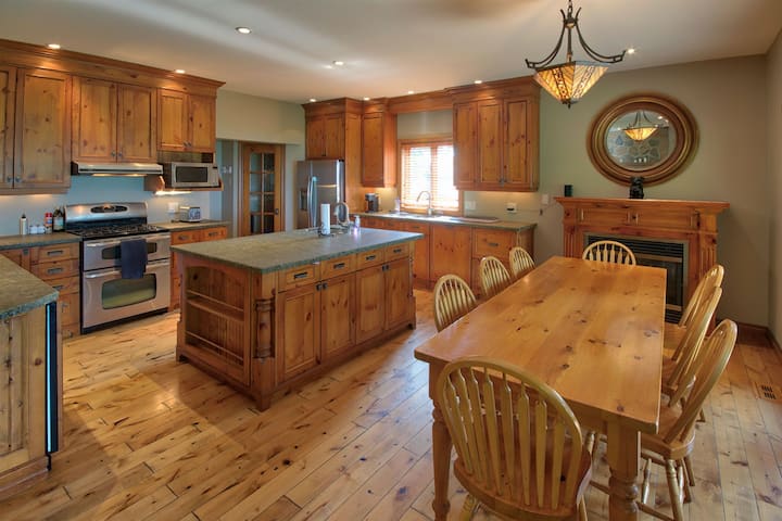Serenade Cottage - Grand Bend