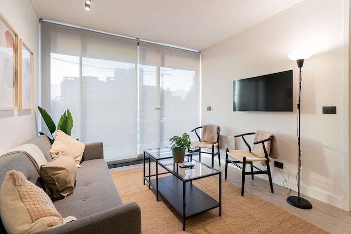 2br Retreat In Las Condes, Steps From Arauco Park - Las Condes