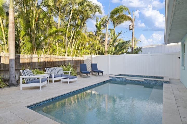 Coastal Beach Home W/pool 200 Steps To Beach! - Holmes Beach, FL