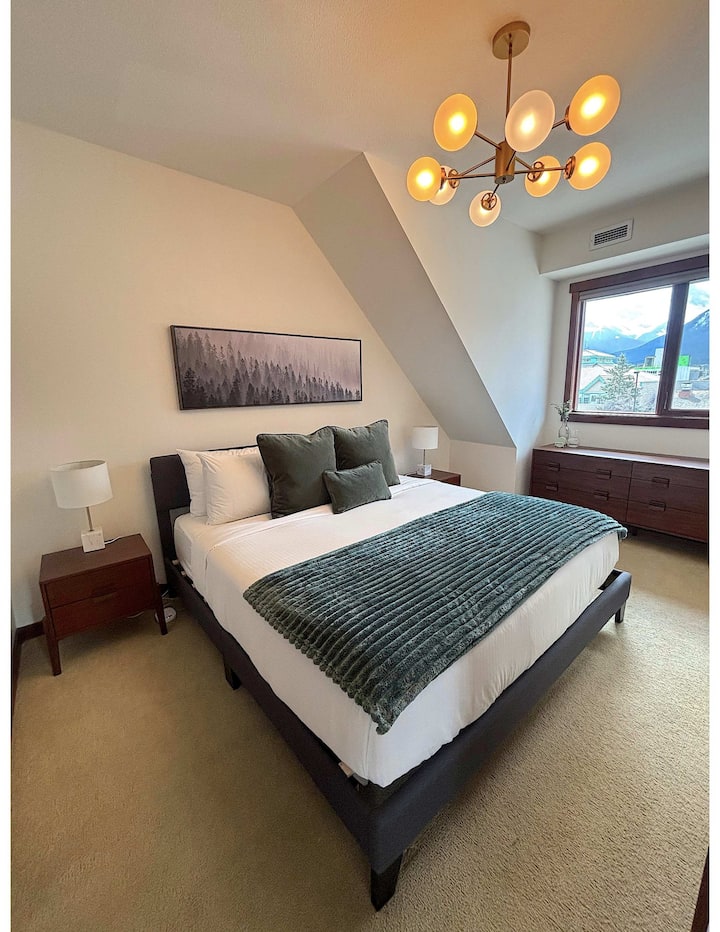 The Lookout – Stylish Escape W/ Mountain Views - Canmore