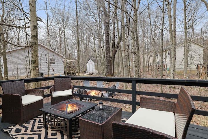 3br Home W/ Outdoor Fun: Lake~fire Pit~games~grill - Gouldsboro Lake, PA
