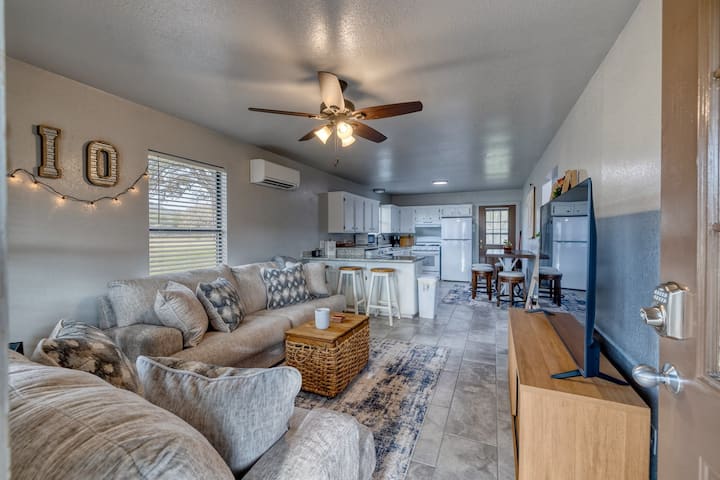 Live Oak Cottage In Concan - Concan, TX