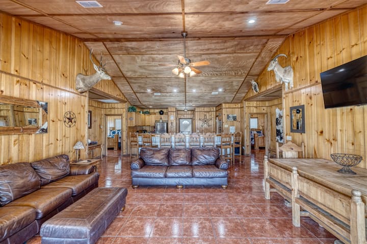 Palomino Lodge In Concan - Concan, TX