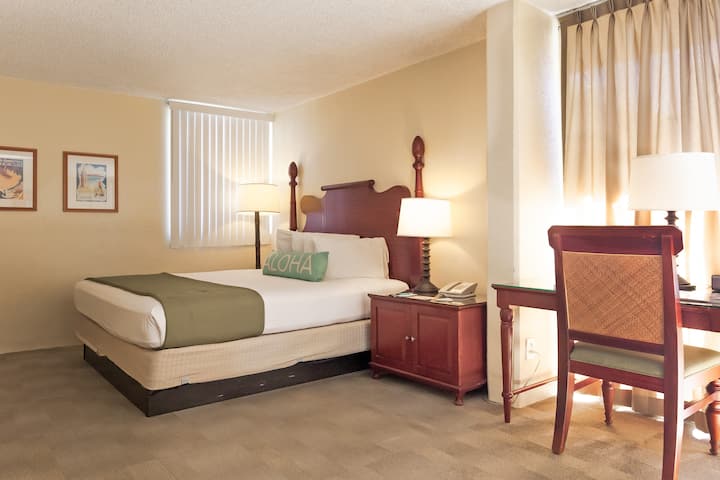 Wonderful Stay! City View Unit W/ Kitchenette! - Honolulu, HI