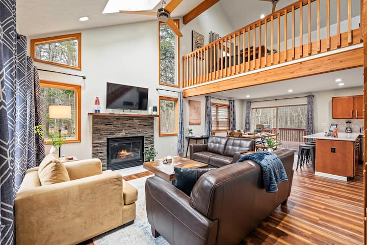 Pine Woods Loft | Mountain Views + Hot Tub - 莫斯科
