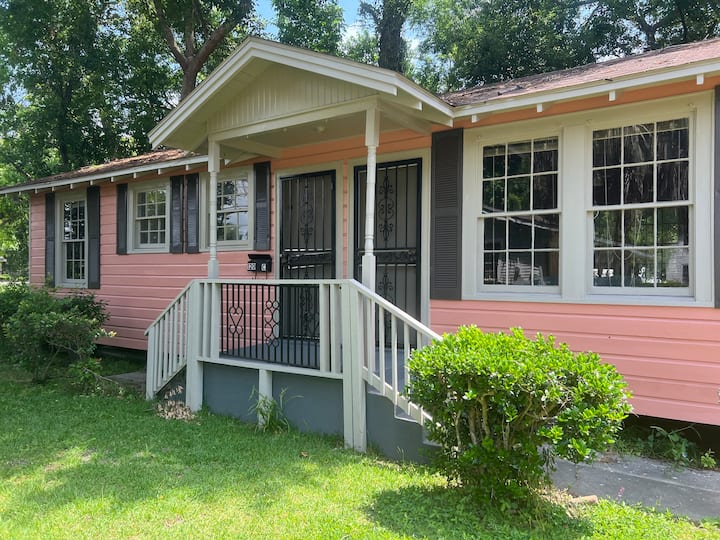 Jd's Battle House Bungalow - Mobile, AL