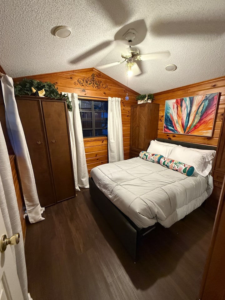 Funky Jungle –Mtm Premier-lakefront At Campground - Portage, IN