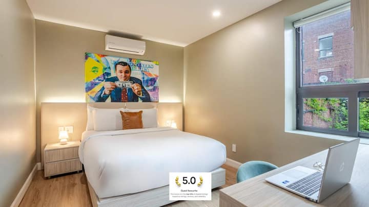 Serene Queen – Mtl Village Stay - Montreal