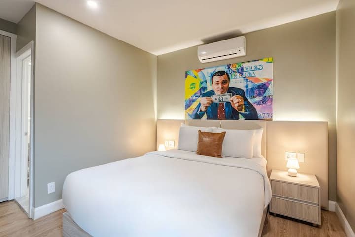 Serene Queen – Mtl Village Stay - Laval