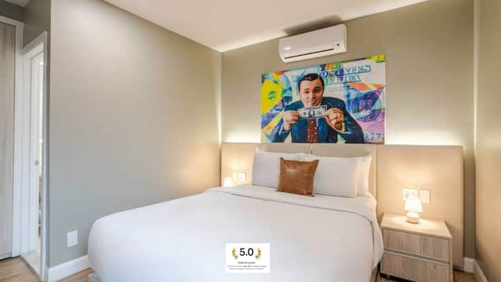 Serene Queen – Mtl Village Stay - Montreal