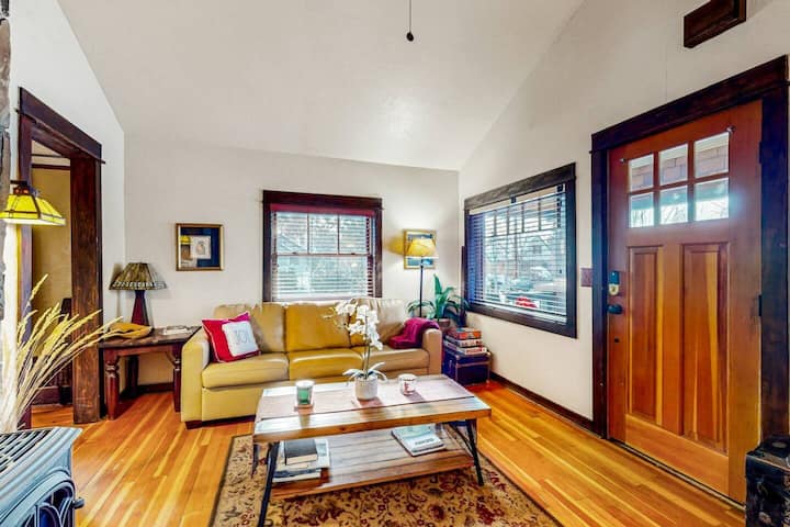 Historic Bungalow In Walkable Old Bend - Bend, OR