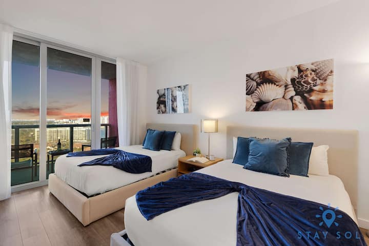 Amazing 2br W/ Private Balcony + Views + Pool - Hallandale Beach, FL