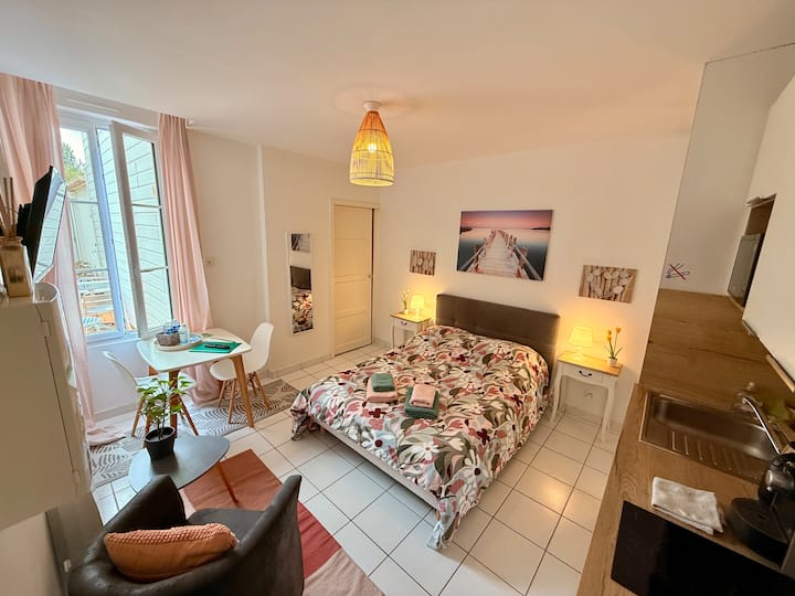 Studio Deluxe, Patio Pour Une Touche Premium - Saint-Nazaire