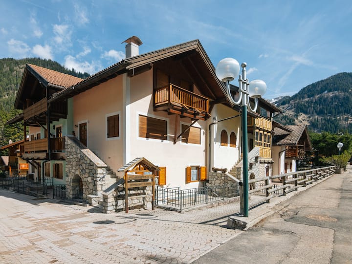 Corte Dei Larici By Interhome - Pozza di Fassa