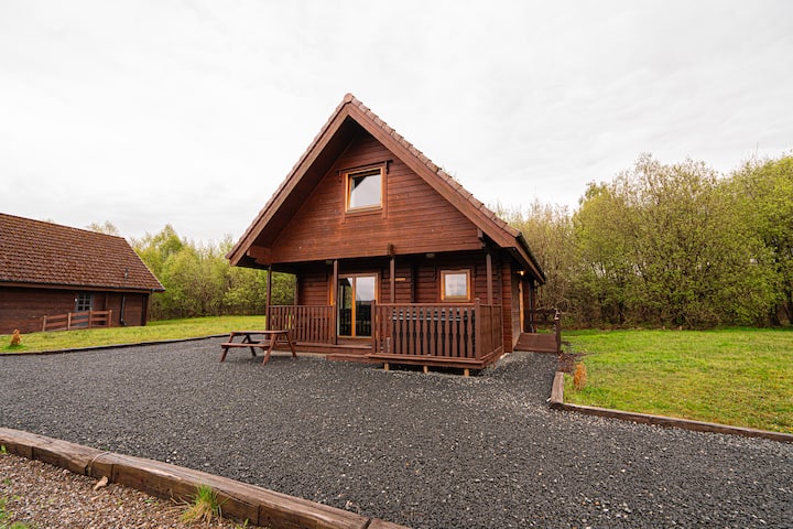 Secluded Lodge Sleeps Up To 6 • Private Hot Tub - Aberfoyle
