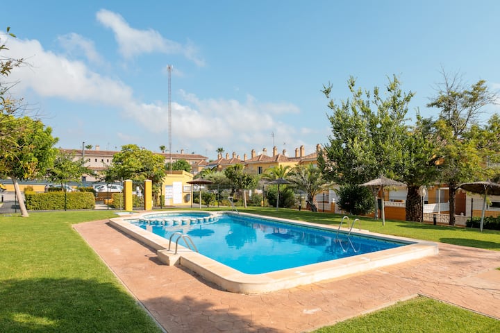 Pretty Bungalow With Private Garden - Elche