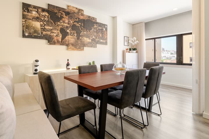 Hostwise - Spacious & Stylish Flat With Garage - Valongo