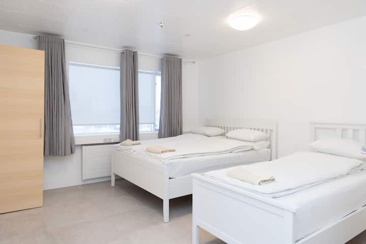 Triple Room With Shared Bathroom - Reykjavík