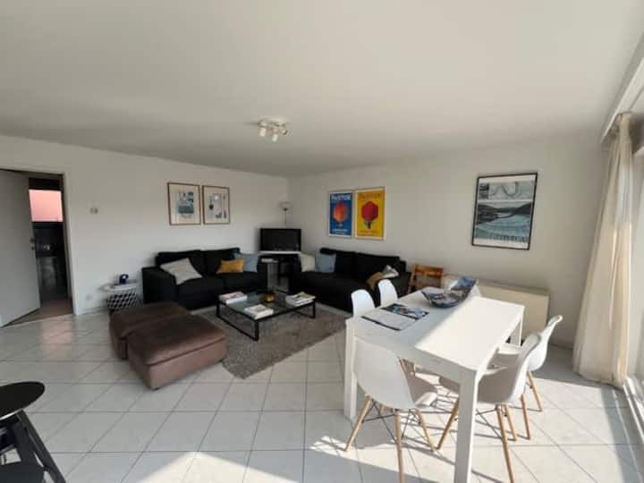 Huswell - Bright Beach Retreat With Balcony - Coxyde