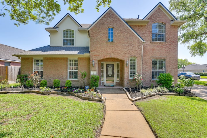 Patio, Bbq & Yard: Family Retreat In Pearland - Pearland, TX