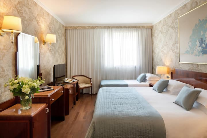 Elegant Family Room In The Heart Of Parma - Parma, Italia
